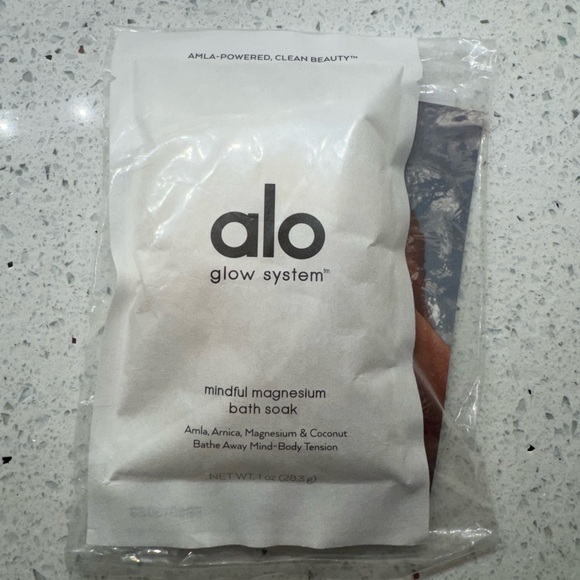 ALO Yoga | Bath & Body | Alo Yoga Glow System Mindful Magnesium Coconut ...